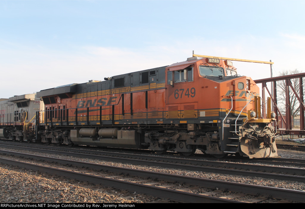 BNSF 6749 (2)
